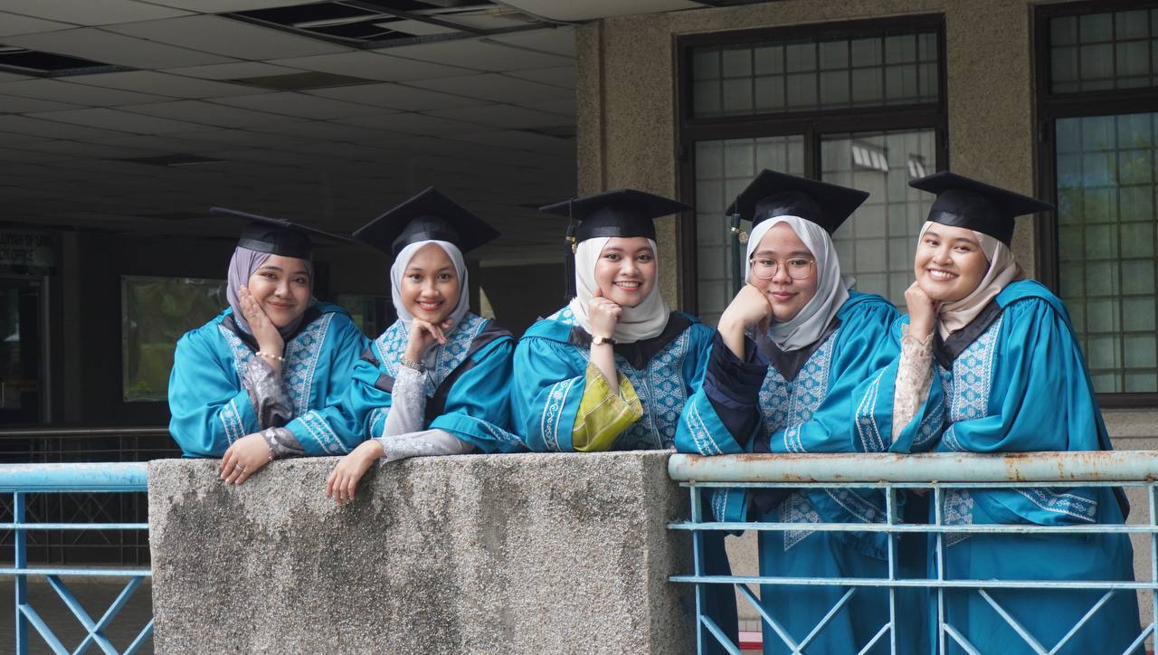 AIKOL female graduates dominate the 38th IIUM Convocation Ceremony ...