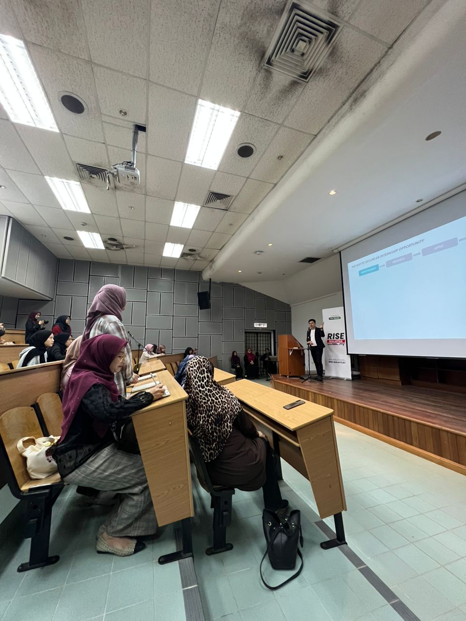 Firstboard General Manager prepares IIUM students for internship – IIUM ...