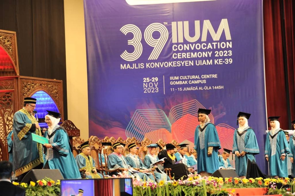 39th IIUM Convocation: A celebration of 672 AIKOL, KAHS, KON and KOP graduands in fifth session ...