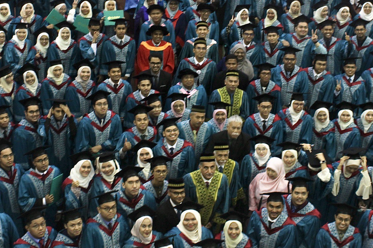 655 KOE and KON graduands receive their scrolls in 7th session of 40th ...